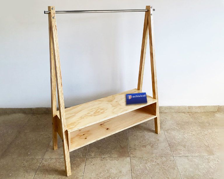 Exhibidor de ropa y calzado en A desarmable madera 148x111x44.5 Ref 36641